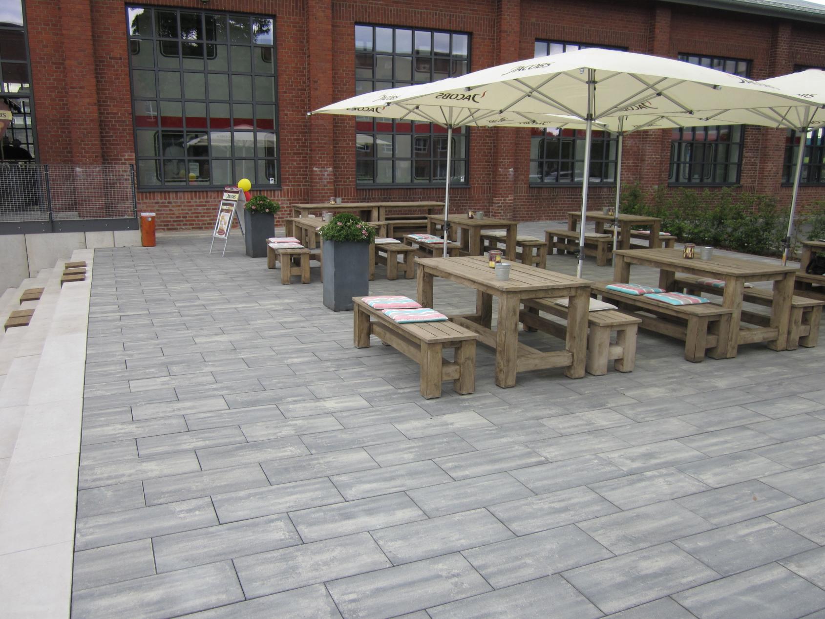 Hochwertige Terrassenplatten für Ihren Außenbereich